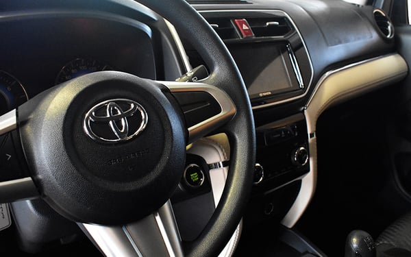 Compra un MINIVAN TOYOTA RUSH nuevo en línea | CrediAuto en Línea ...